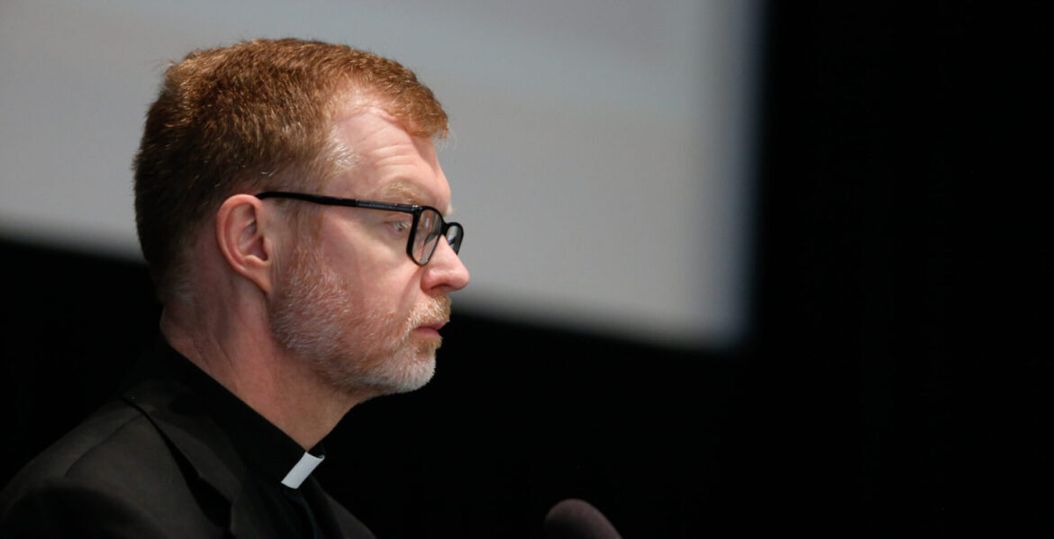 Hans Zollner blinda el secreto de confesión: “Puede salvaguardar a las ...